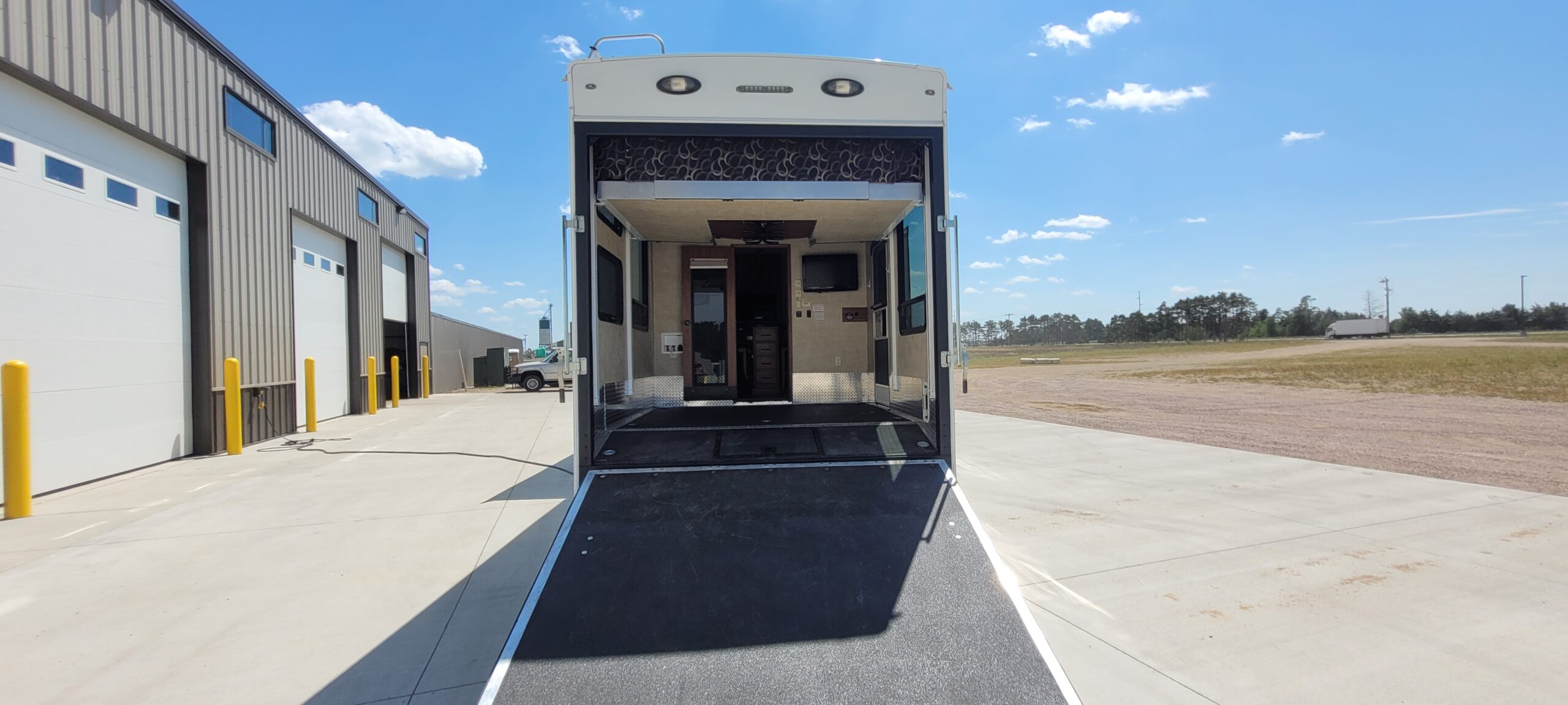 2012 KEYSTONE RAPTOR VELOCITY TOY HAULER - Friedrich’s Auto & Truck